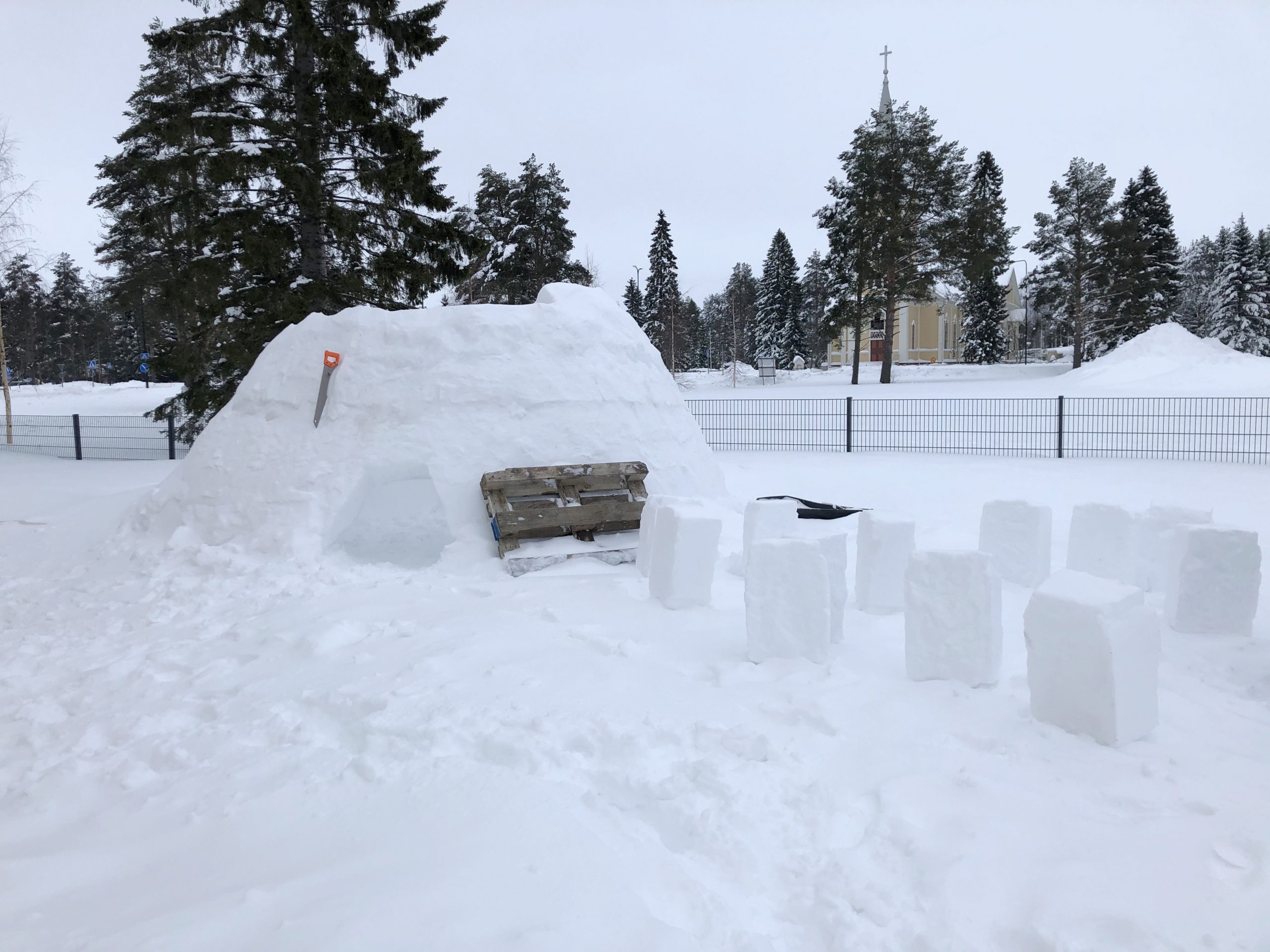 Näillä ohjeilla onnistut iglun rakentamisessa - Suomen nuorisokeskukset